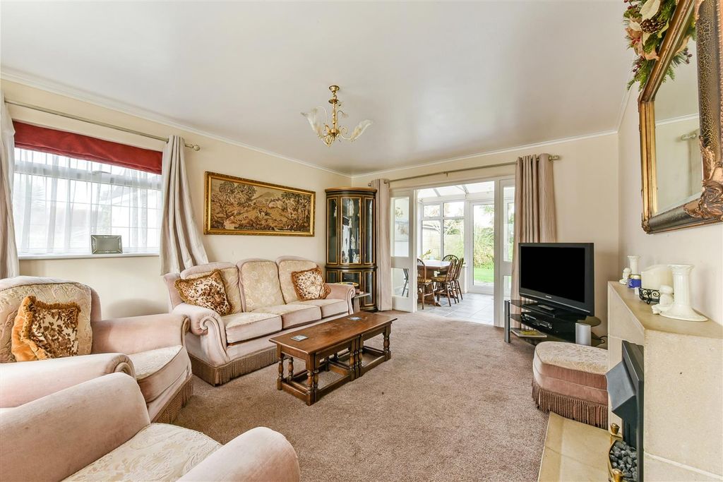 Culimore Close, West Wittering, Chichester PO20, 3 bed detached ...