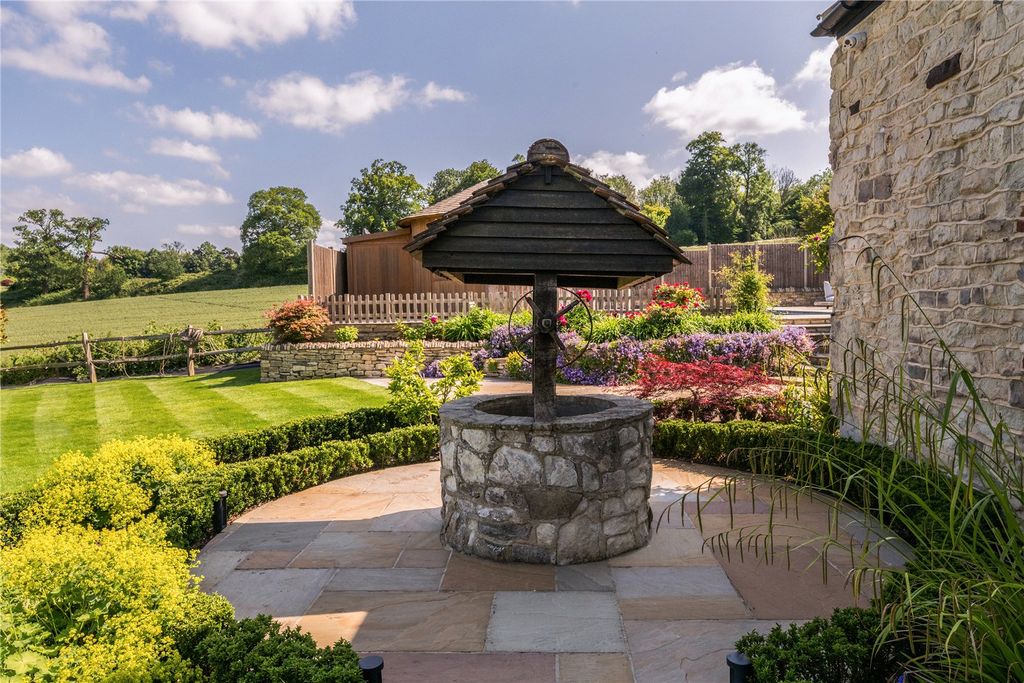 Harps Oak Lane, Merstham, Redhill, Surrey RH1, 5 bed detached house for ...