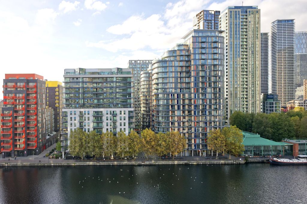 Arena Tower, Crossharbour Plaza, London E14, 1 bed flat to rent, £2,600 ...