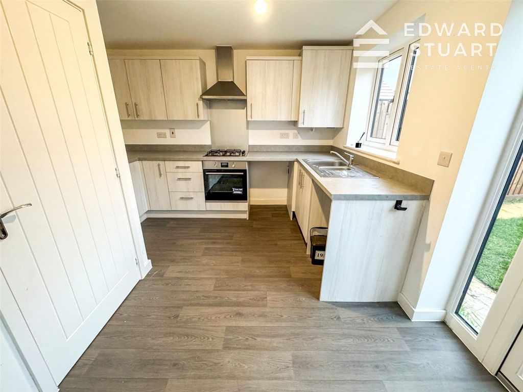 Burnham Crescent, Hampton Woods, Peterborough, Cambridgeshire PE7, 3 ...