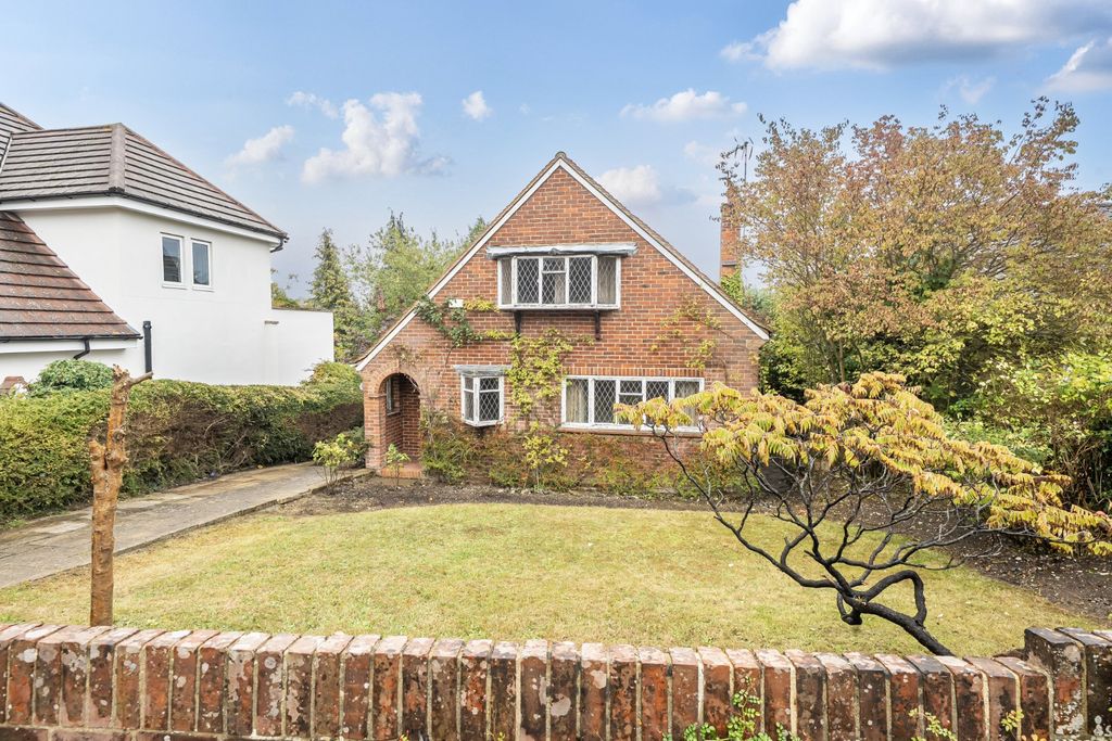 Guildford, Surrey GU1, 3 bed bungalow for sale, £575,000 | PrimeLocation