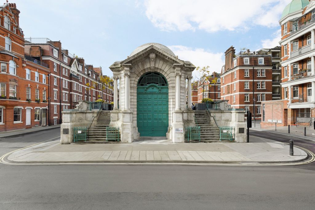 Duke Street, Mayfair, London W1K, Mayfair,, 3 bed flat to rent, £25,567 ...