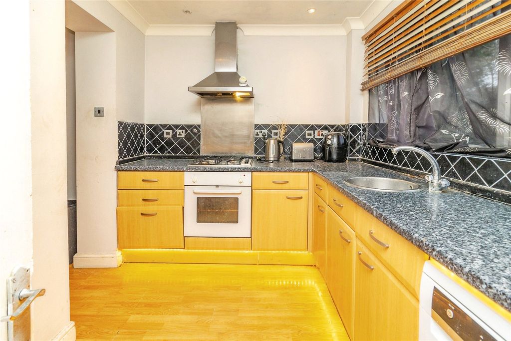 Eddington Court, Emerson Valley, Milton Keynes, Buckinghamshire MK4, 3 ...