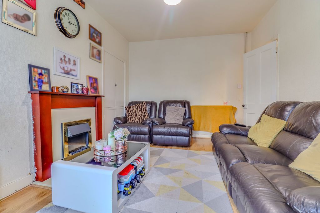 Saffron Lane, Leicester LE2, 2 bed flat for sale, £120,000 | PrimeLocation