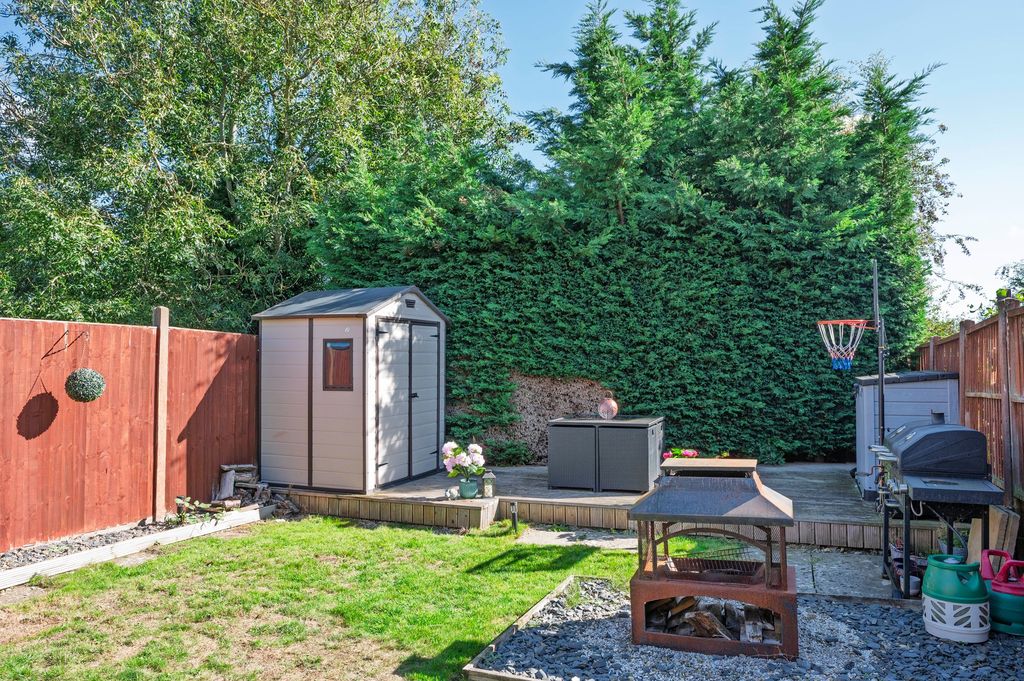 St. Georges Close, Old Town GL56, 3 bed end terrace house for sale, £ ...
