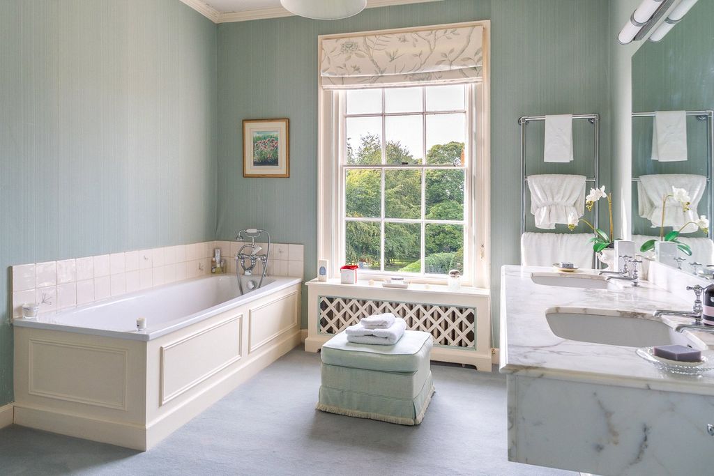 Hunton Down Lane, Winchester, Hampshire SO21, 10 bed detached house for ...