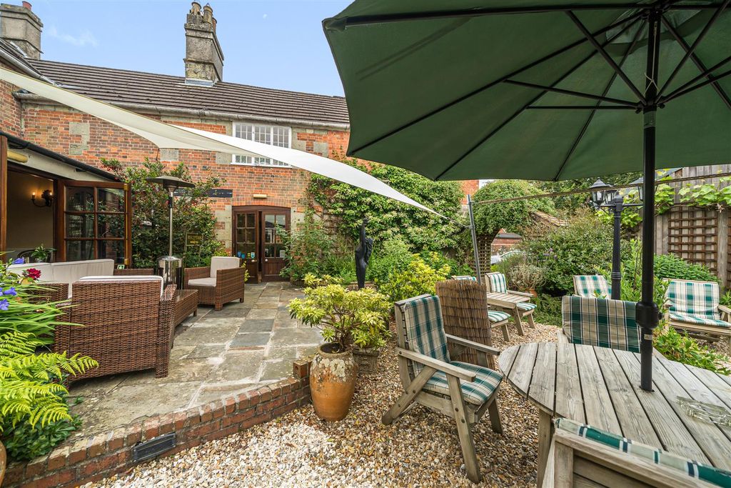 Bleke Street, Shaftesbury SP7, 8 bed detached house for sale, £725,000 ...