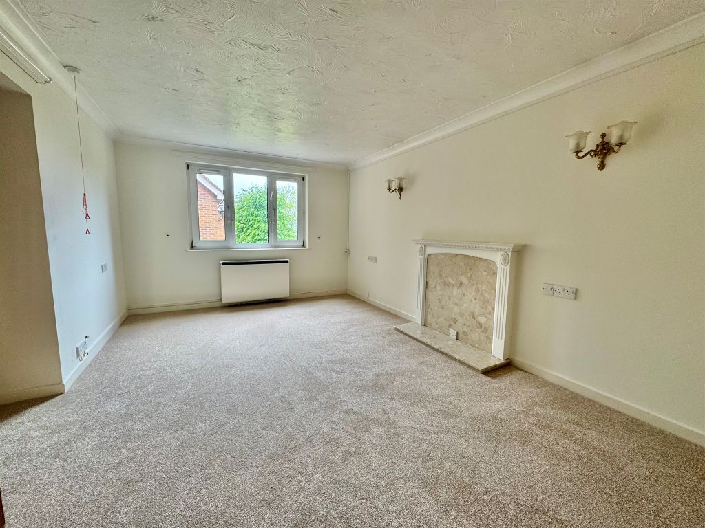 Lyndhurst Court, Hunstanton PE36, 2 bed flat for sale, £110,000 ...