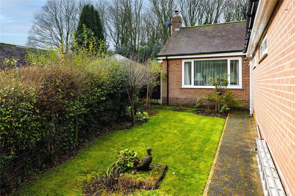 Wood Lane, Hucknall, Nottingham, Nottinghamshire NG15, 4 bed bungalow ...
