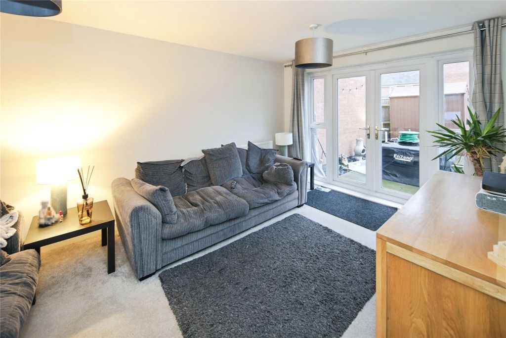 Queen Elizabeth Road, Nuneaton, Warwickshire CV10, 3 bed end terrace ...