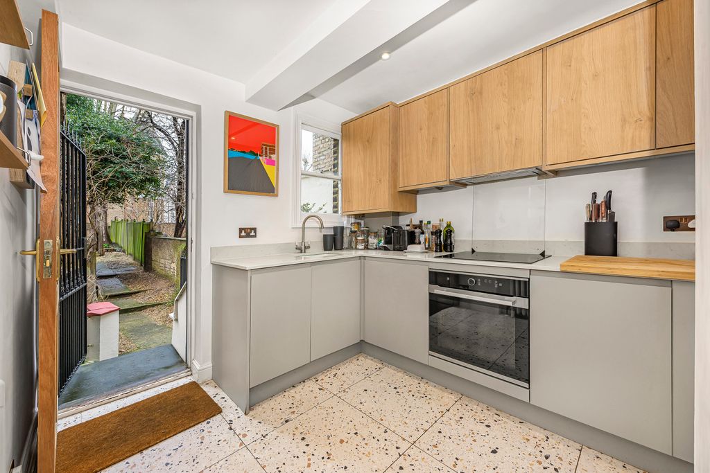 Highbury New Park, London N5, 2 bed flat for sale, £895,000 | PrimeLocation