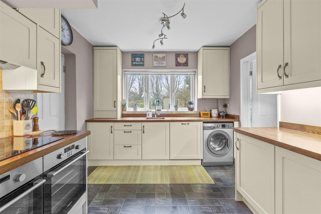 Ellsworth Road, Poets Corner, High Wycombe HP11, 4 bed semi-detached ...
