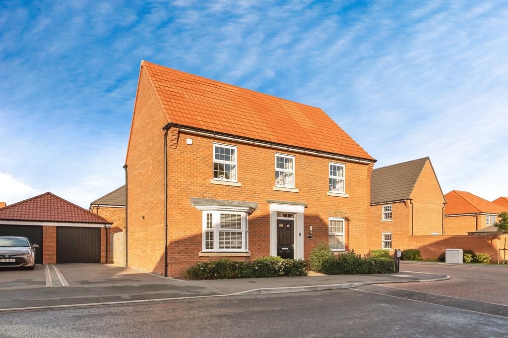 Braithwaite Road, Bingham, Nottingham NG13, 4 bed detached house for ...