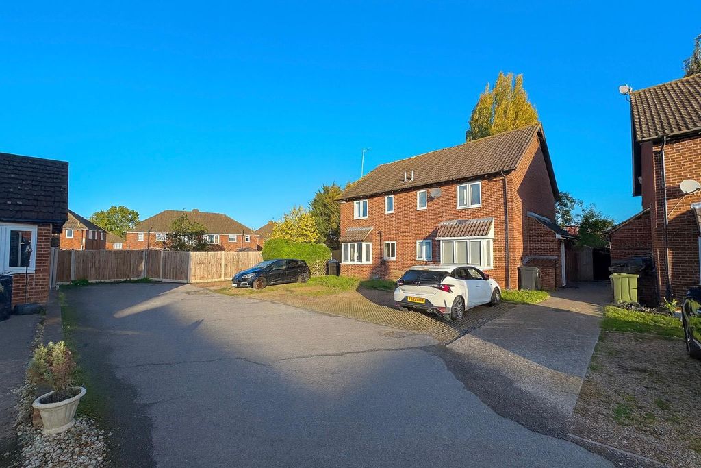 Cardinal Close, Worcester Park KT4, 2 bed end terrace house to rent, £ ...