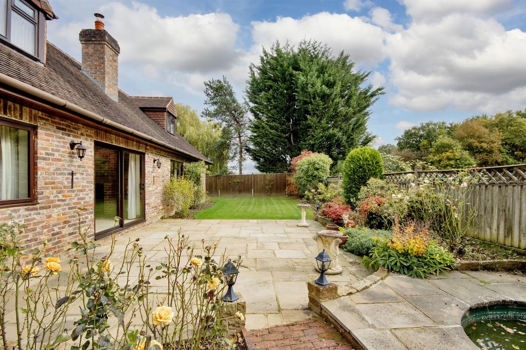 Hollow Trees Drive, Leigh, Tonbridge TN11, 4 bed detached house for ...