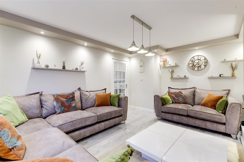 Danes Close, Arnold, Nottinghamshire NG5, 4 bed end terrace house for ...