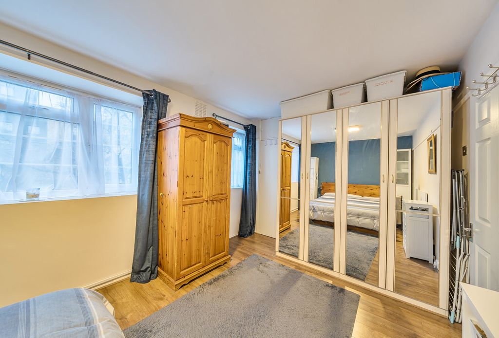 The Mall, Harrow HA3, 2 bed flat for sale, £340,000 | PrimeLocation