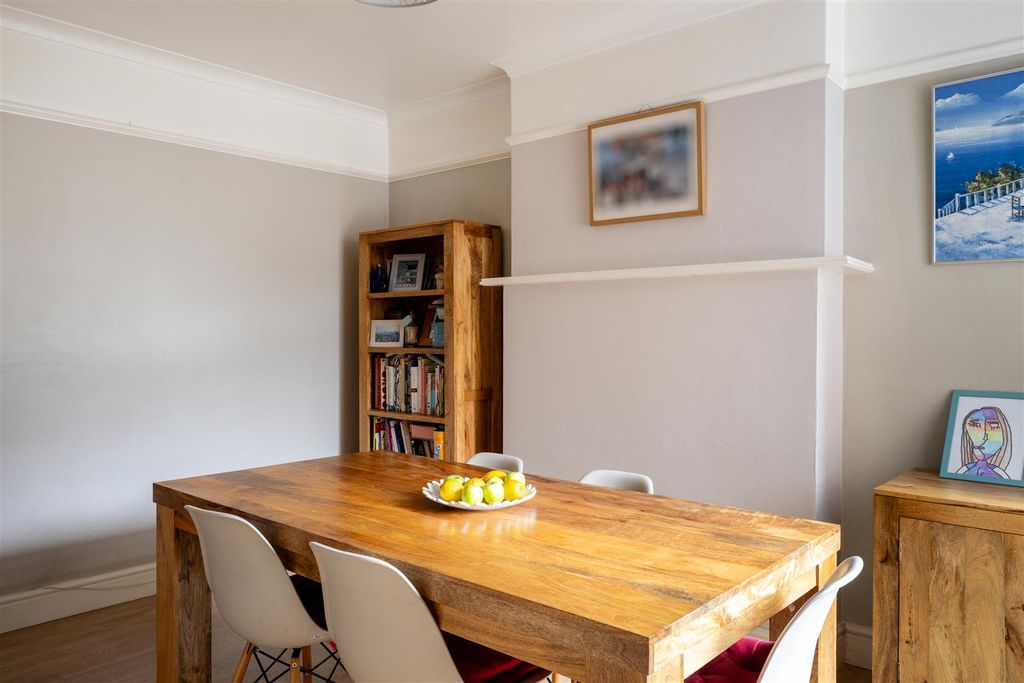 St. Johns Road, Redhill RH1, 4 bed semi-detached house for sale, £ ...