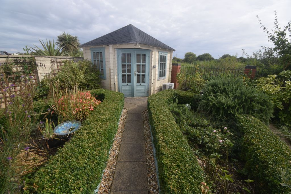 Estuary Park, Combwich TA5, 3 bed detached bungalow for sale, £300,000 | PrimeLocation
