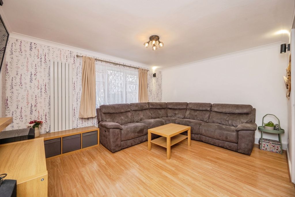 Hornbeam, Tamworth, Staffordshire B77, 4 bed semi-detached house for ...