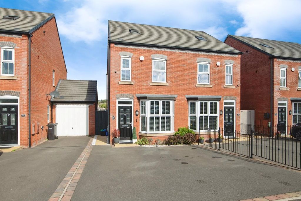 Hopyard Lane, Lower Gornal DY3, 3 bed semi-detached house for sale, £ ...