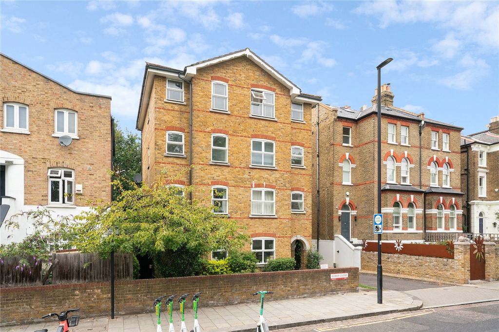Gower Close, London SW4, 1 bed flat for sale, £400,000 | PrimeLocation