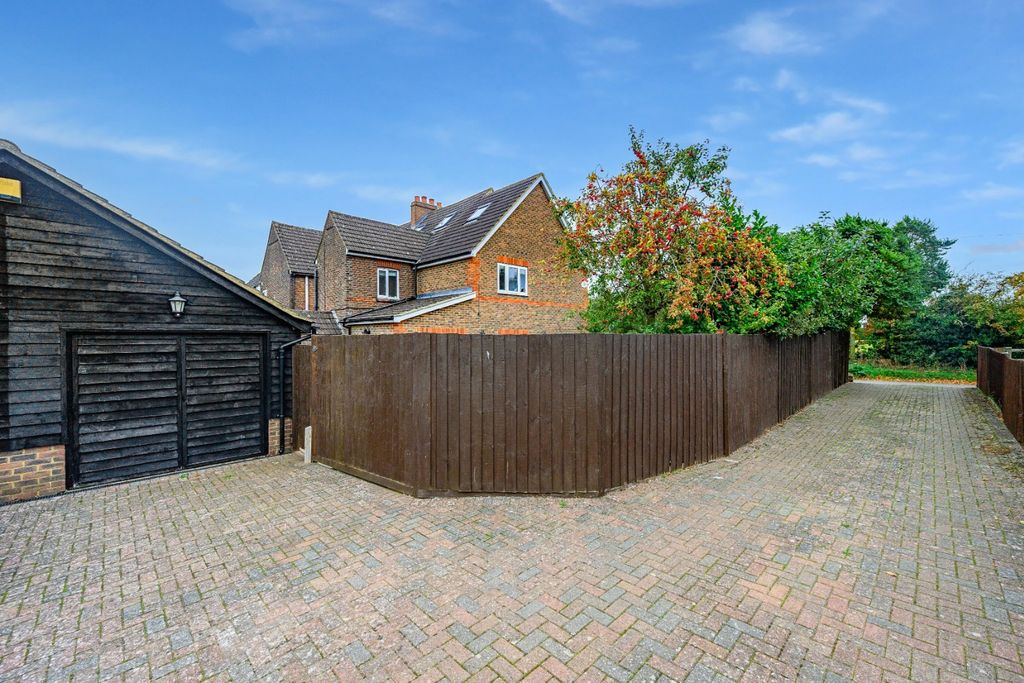 The Cottages, Great Bramingham Lane, Luton LU3, 4 bed end terrace house ...