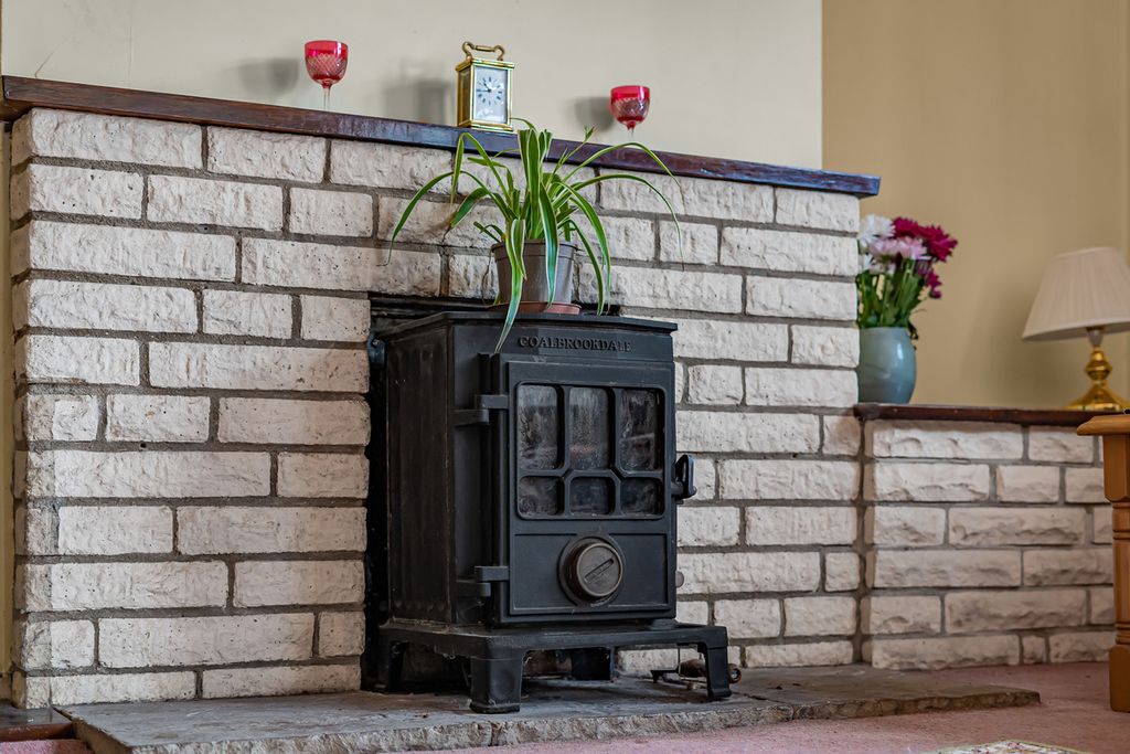 High Street, Chalgrove OX44, 3 bed semi-detached house for sale, £ ...