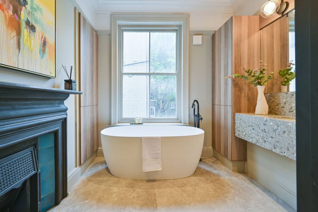 Southampton Row, Bloomsbury, London WC1B, 2 bed flat for sale, £ ...