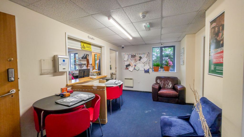 Cannon Hall, Farndale Court, Woolwich, London SE18, 3 bed flat for sale ...