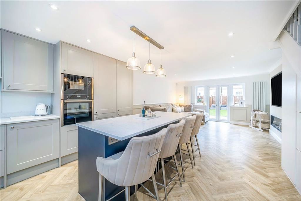 Elizabeth Fry Place, Woolwich SE18, 3 bed terraced house for sale, £ ...