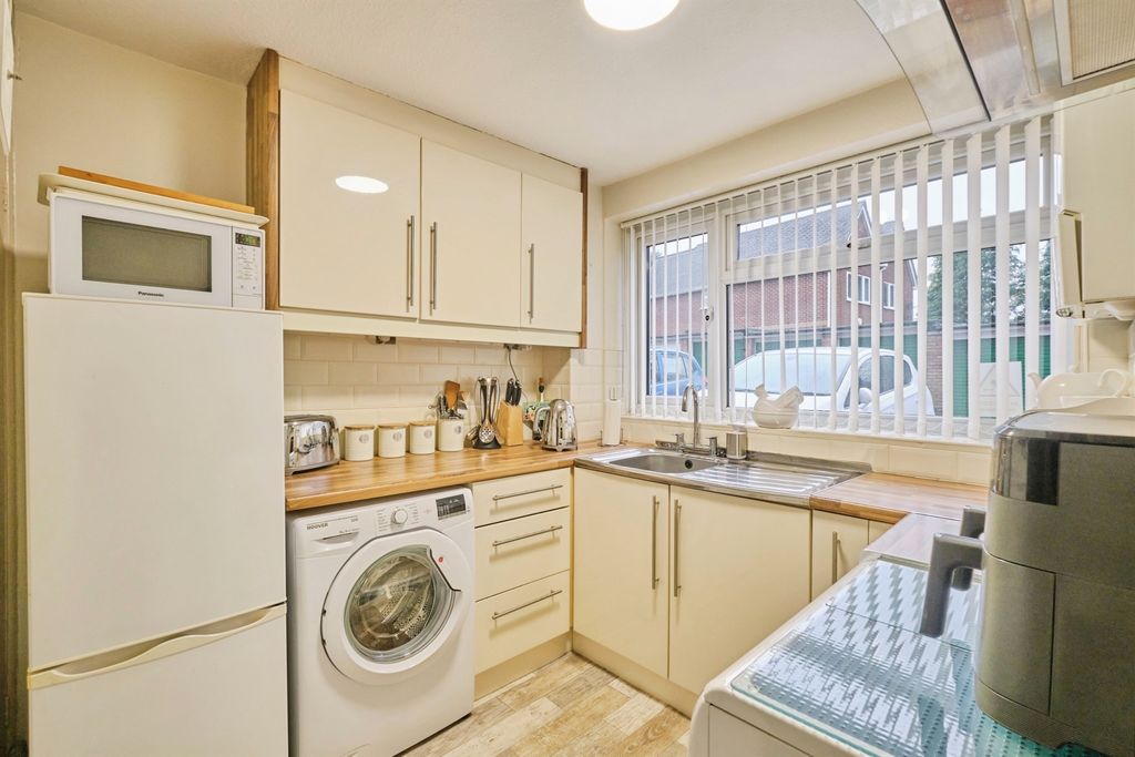Ambury Way, Birmingham B43, 2 bed flat for sale, £145,000 | PrimeLocation