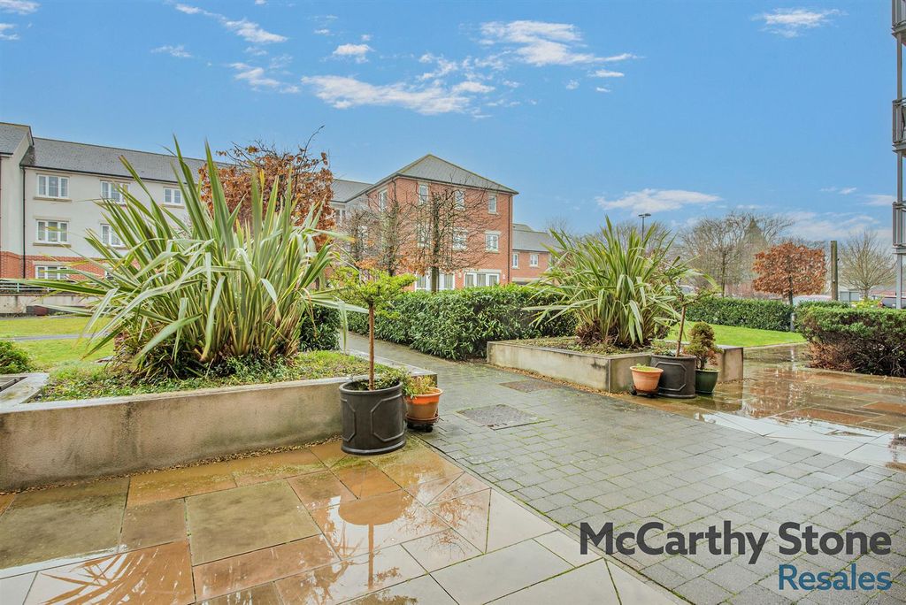 Lady Susan Court, New Road, Basingstoke RG21, 1 bed flat for sale, £ ...