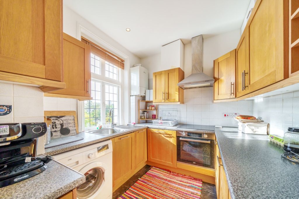 Cromer Villas Road, Wandsworth, London SW18, 2 bed flat to rent, £2,300 ...