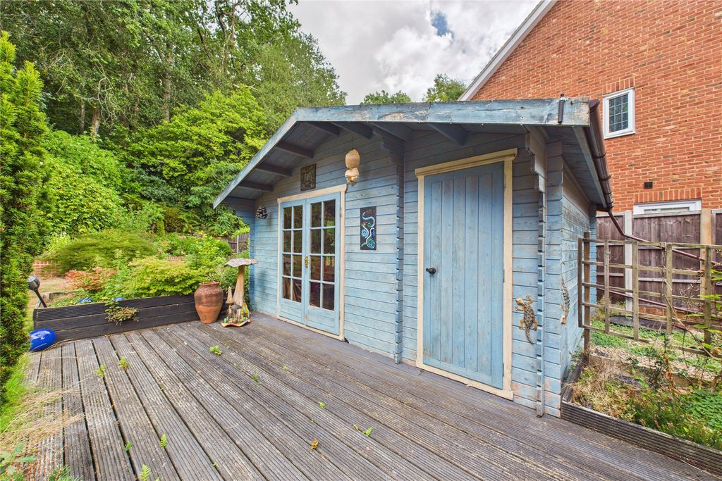 Forest End Road, Sandhurst, Berkshire GU47, 4 bed detached house for ...