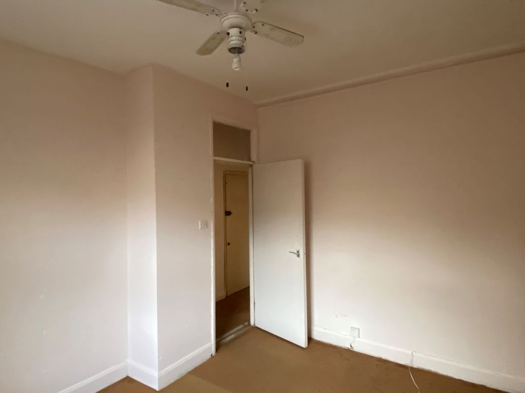 Flat A, 15 Haldon Road, Wandsworth, London SW18, 2 bed flat for sale, £ ...