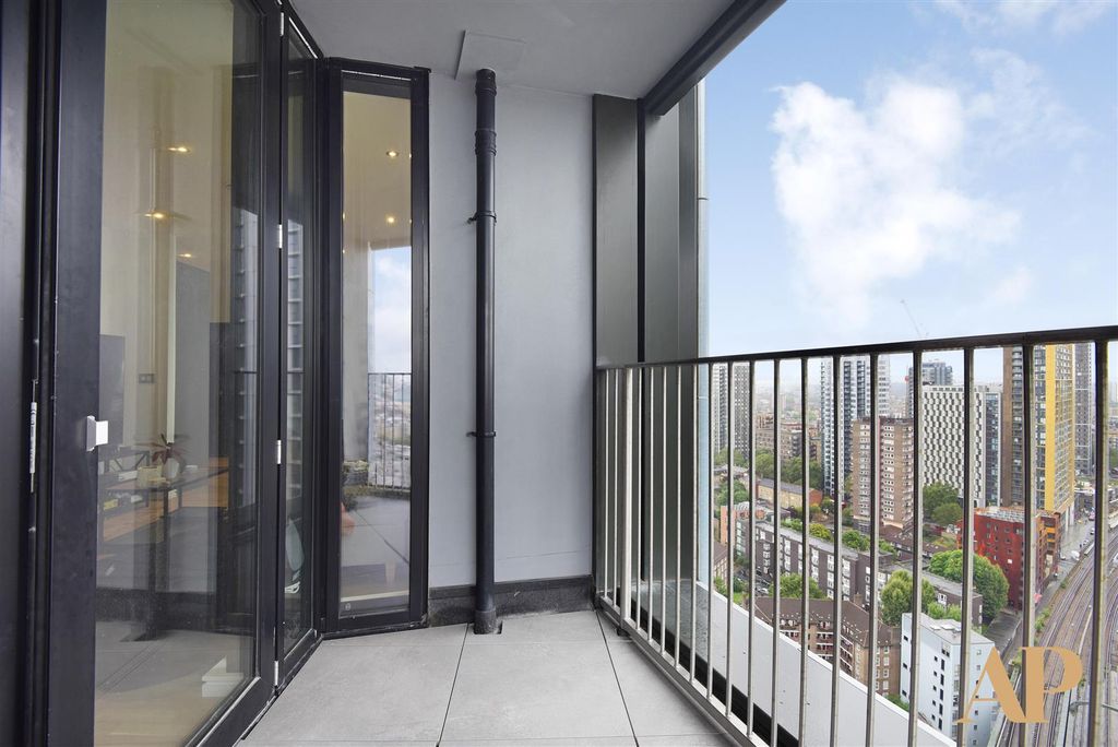 Ceramic Building, Newington Causeway SE1, 1 bed flat to rent, £2,850 ...