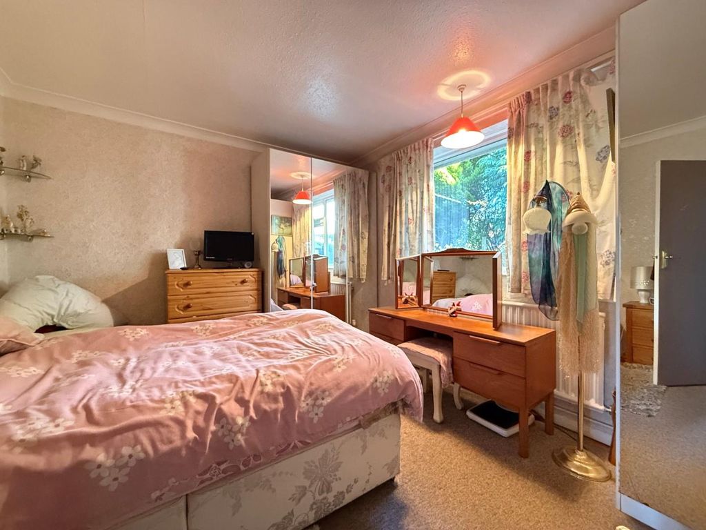 Bouverie Road, Hardingstone, Northampton NN4, 3 bed detached bungalow ...