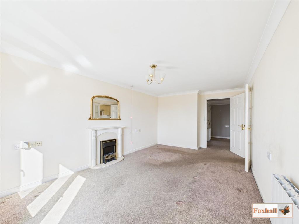 Cliff Lane, Ipswich IP3, 2 bed flat for sale, £160,000 | PrimeLocation