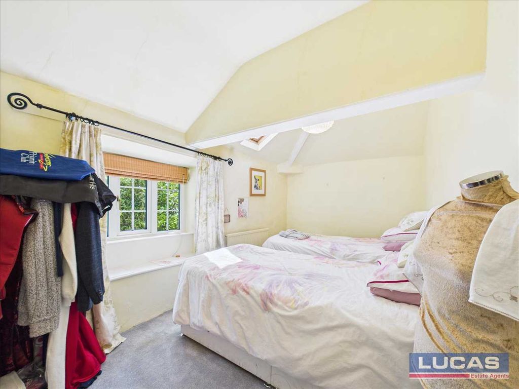 Yr Efail, Ffordd Brynsiencyn, Llanfairpwll LL61, 4 bed detached house ...