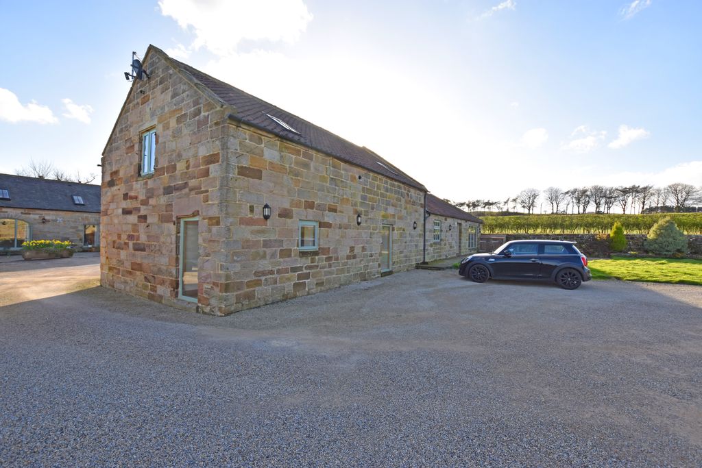 Main Road, Aislaby, Whitby YO21, 6 bed barn conversion for sale, £ ...
