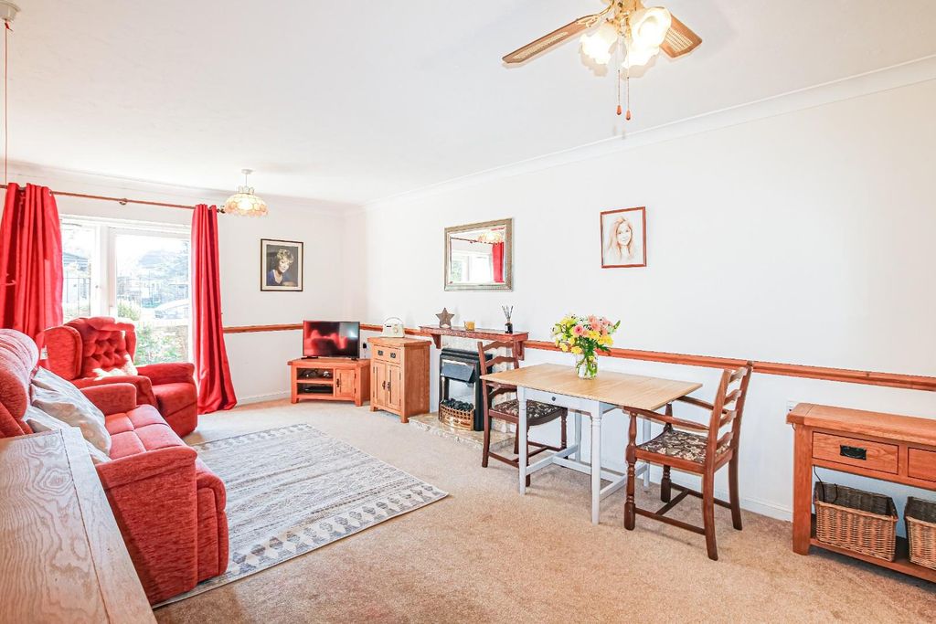 Laburnum Court, Millstream Way, Leighton Buzzard LU7, 1 bed property ...