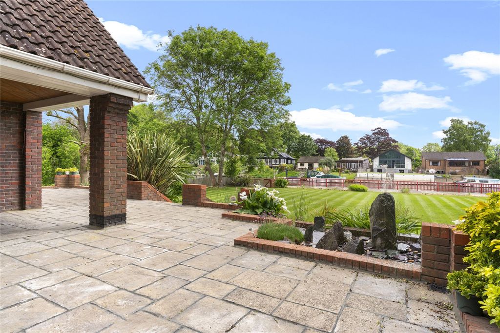 Hamm Court, Weybridge, Surrey KT13, 4 bed detached house for sale, £ ...