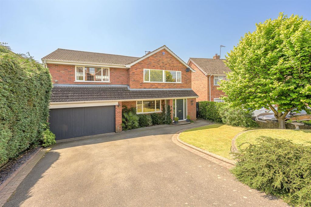 Yarnborough Hill, Stourbridge DY8, 4 bed detached house for sale, £ ...