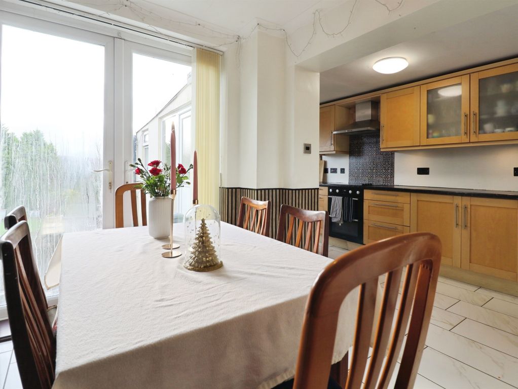 Heol Miles, Talbot Green, Pontyclun CF72, 3 bed semi-detached house for ...