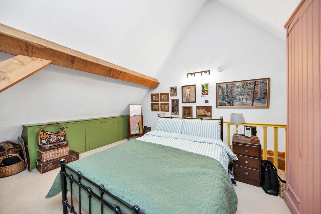 Kneesworth Street, Royston SG8, 3 bed barn conversion for sale, £ ...