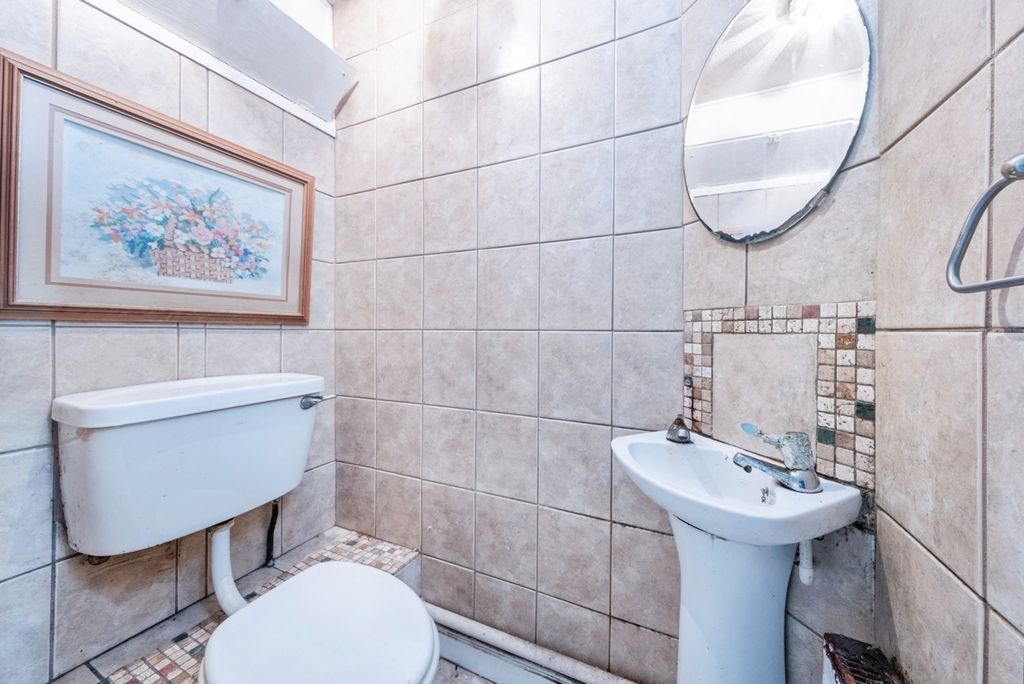 Arrow Place, Bletchley, Milton Keynes, Buckinghamshire MK2, 3 bed end ...