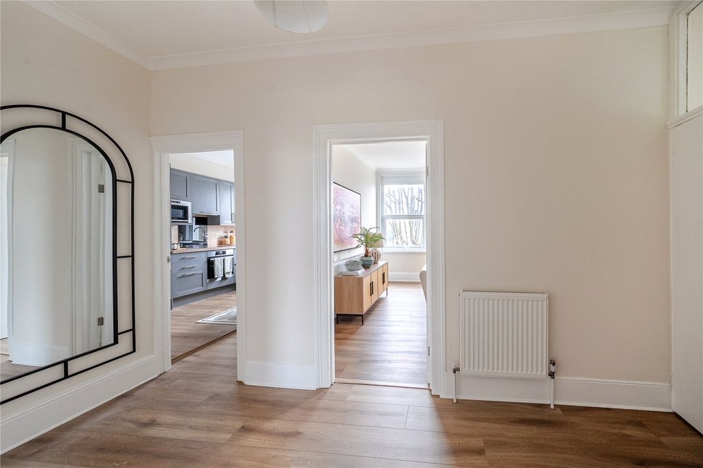 Dagnall Park, London SE25, 2 bed flat for sale, £375,000 | PrimeLocation