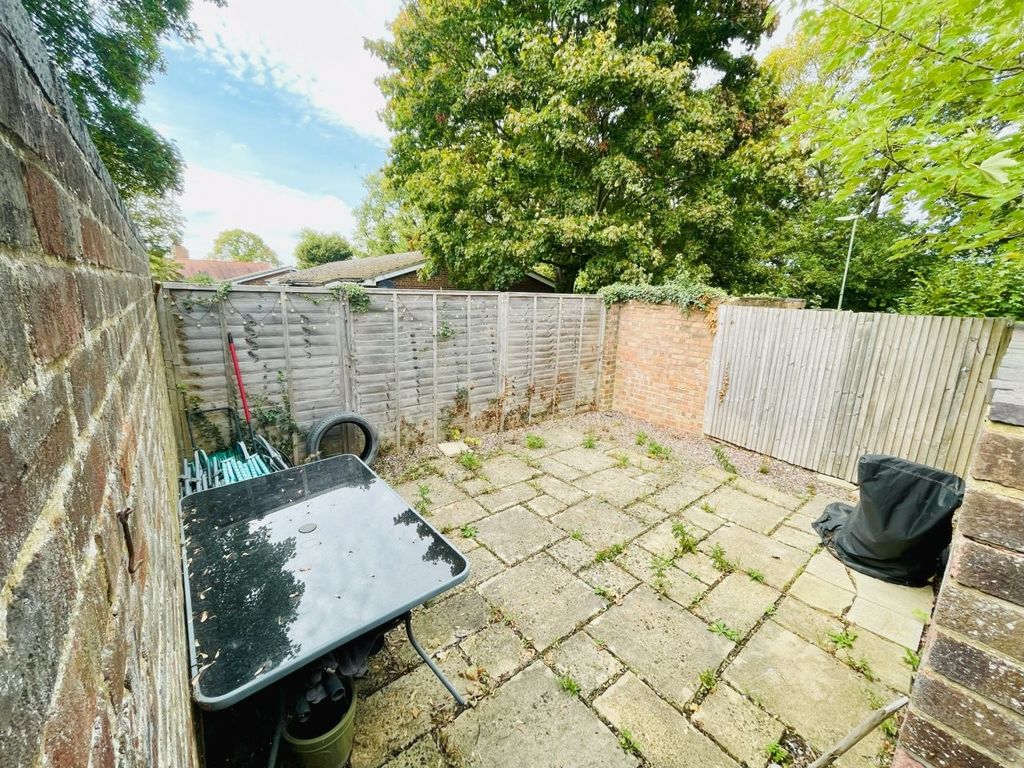 Popley, Basingstoke RG24, 2 bed flat for sale, £175,000 | PrimeLocation