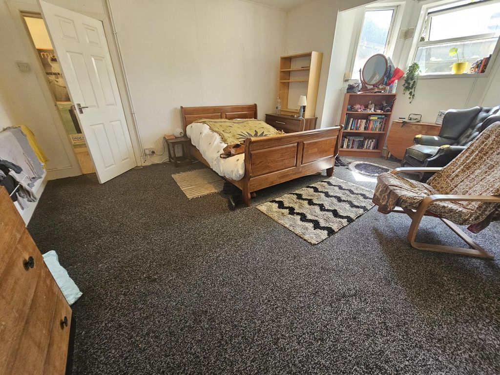 Holly Bank, Leeds LS6, 1 bed semi-detached house to rent, £702 pcm ...